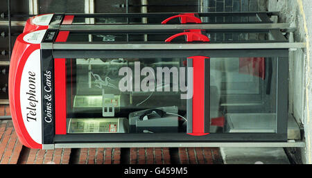 Two of Sir Giles Gilbert Scott's iconic K6 red telephone boxes (still ...