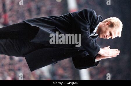 Dave Busst Leg Injury Stock Photo - Alamy