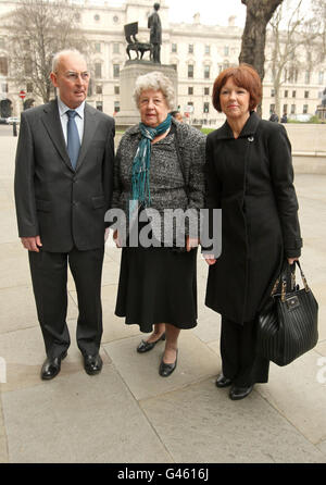 (from left) Hector McInnes, Catherine McInnes and Carol Gillies arrive ...