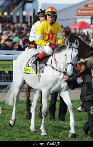 Jockey Robert Thornton on Neptune Collonges before the totesport ...