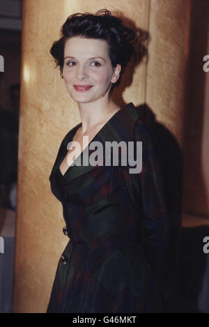 Juliette Binoche Film: The English Patient (USA/UK 1996) Characters: Hana Director: Anthony ...