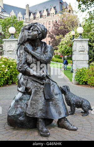 Bronze statue of artist Emily Carr by Barbara Paterson, Victoria ...