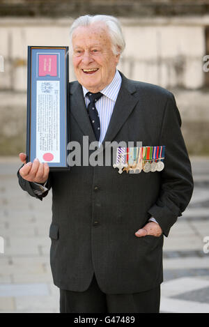 Squadron Leader Geoffrey Wellum DFC, the youngest Spitfire pilot to ...