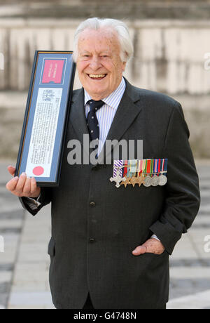 Squadron Leader Geoffrey Wellum DFC, the youngest Spitfire pilot to ...