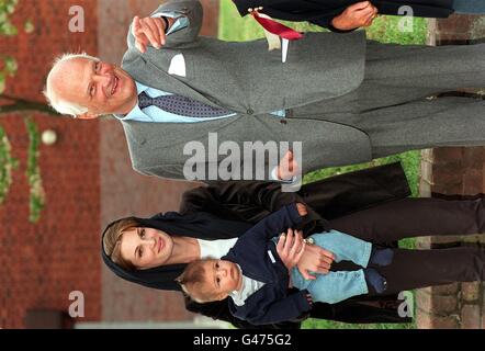 Jemima Goldsmith and father James Goldsmith on her wedding day to Imran ...