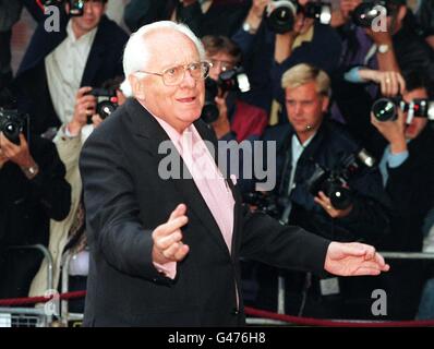 Paula Yates TV Presenter September 1998 Leaving her home in Notting ...