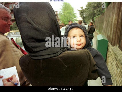 Jemima Goldsmith and father James Goldsmith on her wedding day to Imran ...