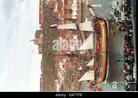 Endeavour returns to Whitby 2 Stock Photo - Alamy