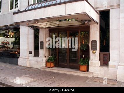 London apartment entrance of Dodi Fayed, 60 Park Lane, London, England ...