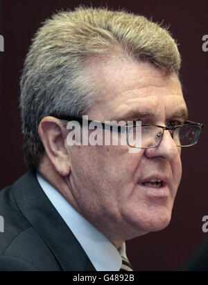 Head of Major Crime Detective Superintendent Des Bray speaks to media ...