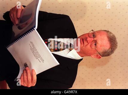 GRAHAM KELLY CHIEF EXECUTIVE OF THE F.A. 25 June 1994 Stock Photo ...