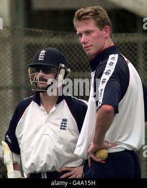 CRICKET/Russell & Cowan 1 Stock Photo - Alamy