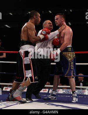 Boxing - This Is It - The O2. Young Mutley (left) and winner Frankie ...