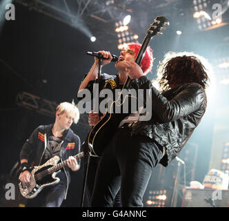 Ray Toro (L) and Gerard Way (R) with My Chemical Romance perform in ...