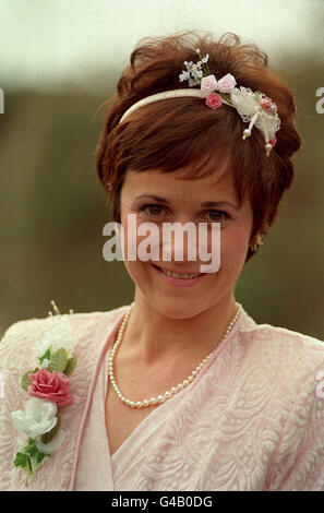 PA NEWS PHOTO 16/3/98 AMANDA ROOT (LEFT), DAVID MORRISSEY AND GILLIAN ...
