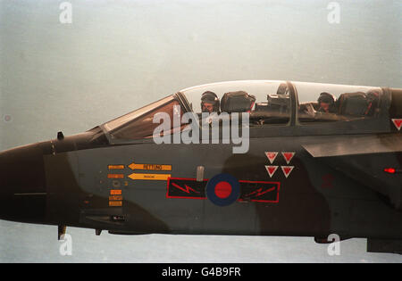 PA NEWS PHOTO 21/2/95 FLIGHT LIEUTENANT JO SALTER (26) FROM BOURNEMOUTH ...
