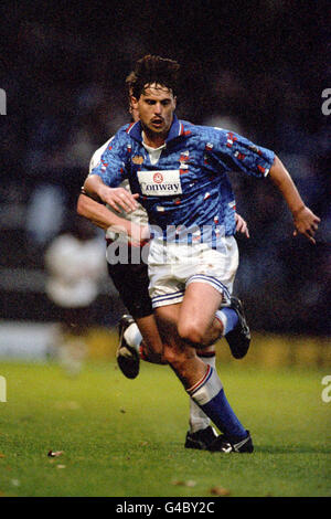 SOCCER. DAVID CURRIE, CARLISLE UNITED Stock Photo - Alamy