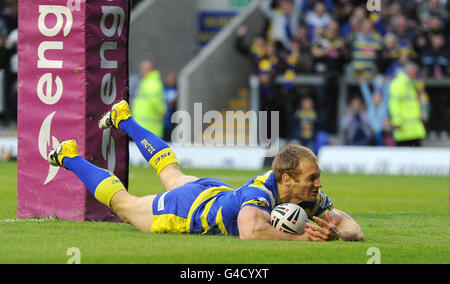 Warrington's Michael Monaghan scores a try during the engage Super ...