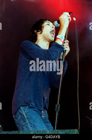 RICK WITTER, SHED SEVEN, READING FESTIVAL 98: A portrait of Rick Witter ...