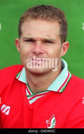 PA NEWS PHOTO 1/7/98 FOOTBALLER DARREN BULLOCK OF SWINDON TOWN F.C.. PA ...