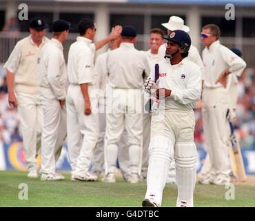 Sri Lankan Captain Arjuna Ranatunga (2nd left) engages in heated ...