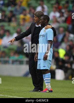 SOCCER FRIENDLY ... Inter Milan v Manchester United. Left: Nwankwo Kanu ...
