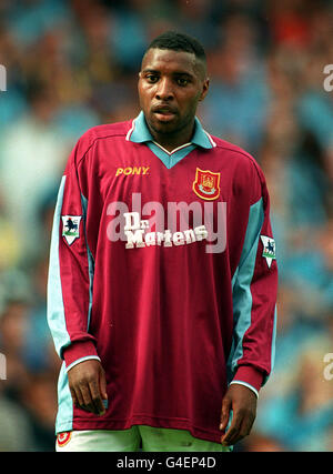 ANDY IMPEY WEST HAM UNITED FC 06 October 1997 Stock Photo - Alamy