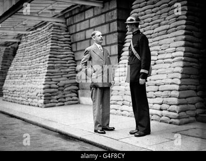 The Mayor of London , Sir Frank Bowater , and his son , Captain Ian ...
