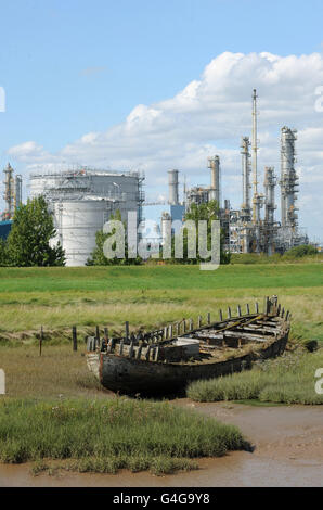 A general view of BP's Acetyls site at Salt End, Hull Stock Photo - Alamy