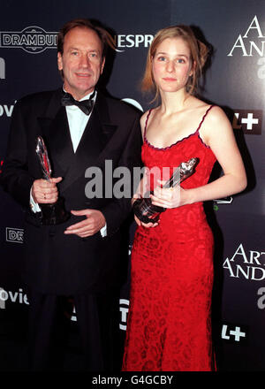 PA NEWS PHOTO 12/12/98 ACTRESS AMANDA BURTON WITH HER DAUGHTERS PHEOBE ...