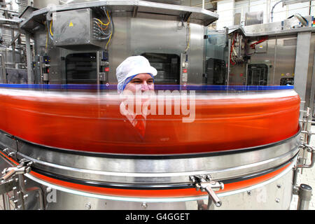 Mark Jephcott views bottles of Irn Bru in the production hall at AG ...