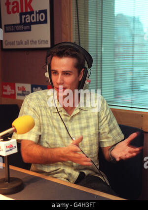 RICHARD BACON RADIO PRESENTER ON A OUTSIDE BROADCAST DURING THE ROYAL ...