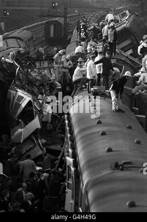 Clapham Junction Library Stock Photo - Alamy