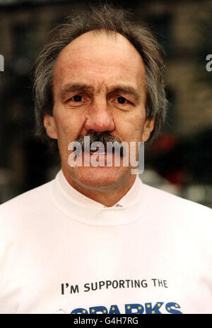 ROGER UTTLEY ENGLAND RUGBY MANAGER 09 December 1997 Stock Photo - Alamy