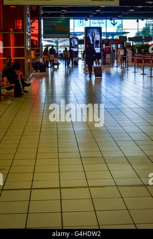 Departure hall with check-in desks, Cape Town International Airport ...