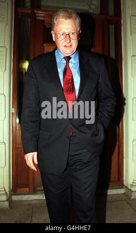 Graham kelly/leaving FA HQ 3 Stock Photo - Alamy