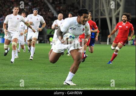 Manu Tuilagi of England goes over for his try during Autumn ...