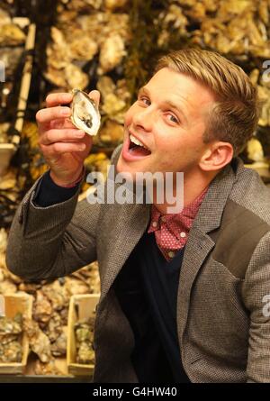 Celebrity dad and TV presenter Jeff Brazier (R) and Dr Allan Pacey (L ...