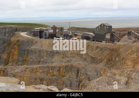 Coldstones Limestone Quarry at Greenhow from Coldstones Cut near ...