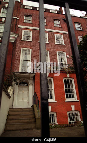 Number Forty Eight Cheyne walk in London's Chelsea. This house was ...
