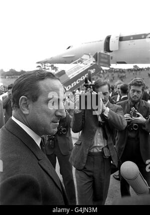 Concorde 002 test pilot Brian Trubshaw hands out pieces of celebration ...