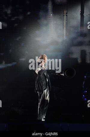 Ne-Yo performs at the Michael Forever Tribute Concert at the Millennium ...