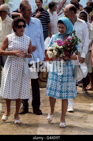 Queen Elizabeth and Island Princess Stock Photo - Alamy
