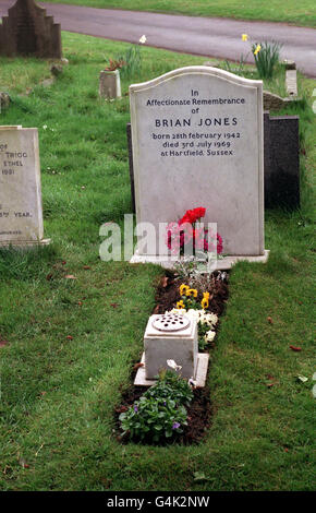 ROLLING STONES - The grave of Brian Jones at Cheltenham Cemetery Stock ...