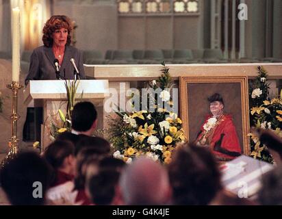 BRYAN MOSLEY, SUE NICHOLLS, CORONATION STREET, 1985 Stock Photo - Alamy
