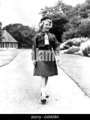 Princess Anne in brownie uniform of the 1st Buckingham Palace Pack with ...