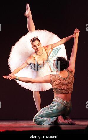 Darcey Bussell and Adam Cooper performing a routine from Pas de Deux ...