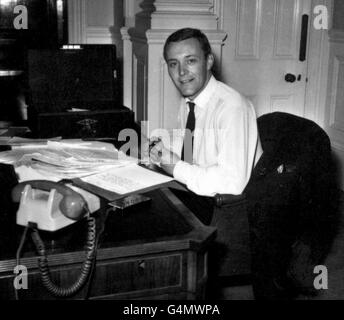 Tony Benn Labour MP for Chesterfield February 2001 Stock Photo - Alamy