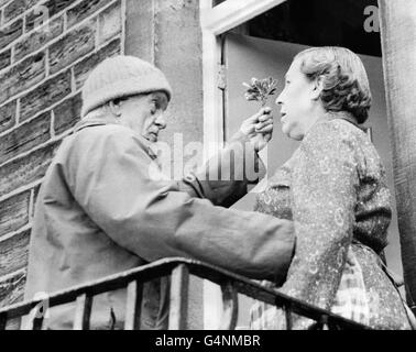 KATHY STAFF BILL OWEN NORA BATTY & COMPO LAST OF THE SUMMER WINE 21 May ...