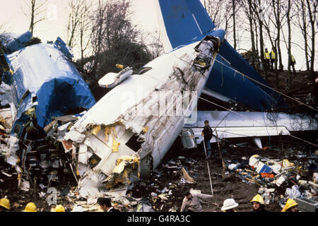 BRITISH MIDLANDS M1 PLANE CRASH JAN 1989 Stock Photo - Alamy